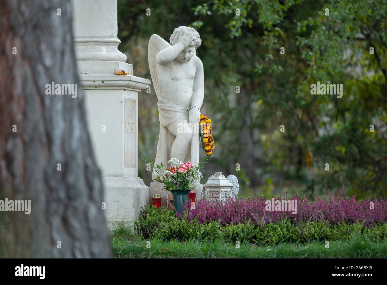Mozart grave hi-res stock photography and images - Alamy