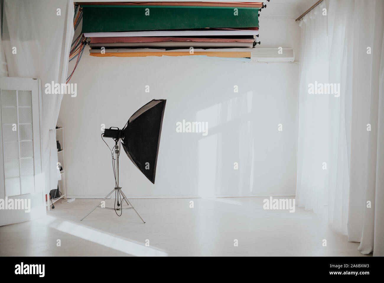 Flash white backgrounds Photo Studio decor white Stock Photo - Alamy