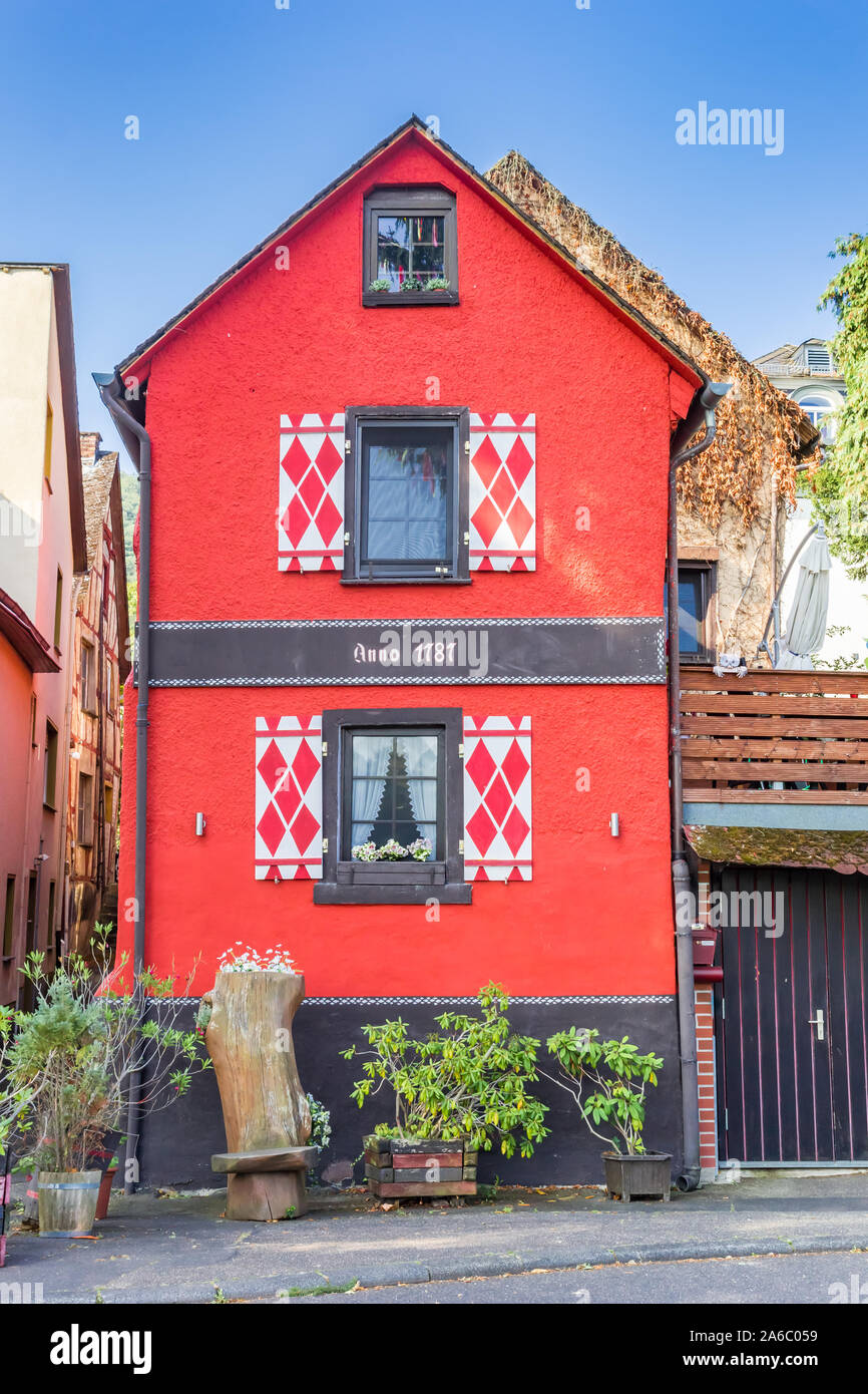 Little red house hi-res stock photography and images - Alamy