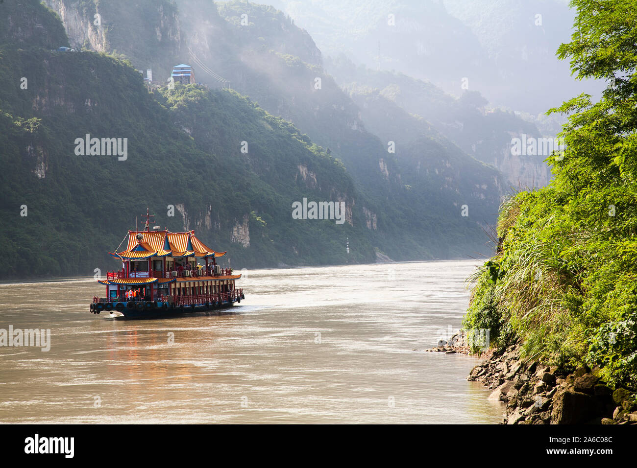 Yangtzee hi-res stock photography and images - Alamy