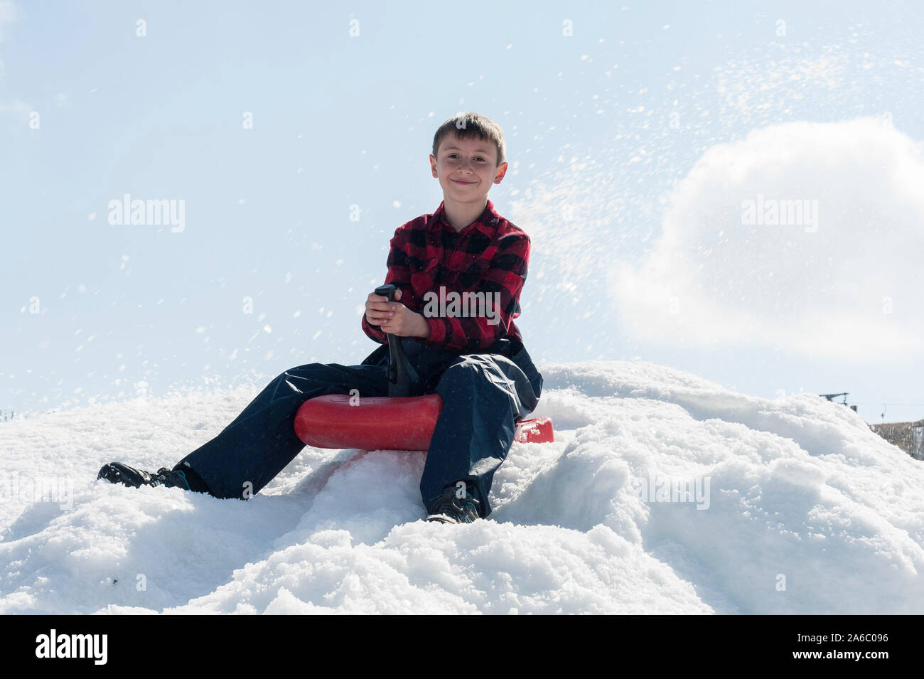 A family go sledging in Glen Coe, Scotland Stock Photo - Alamy