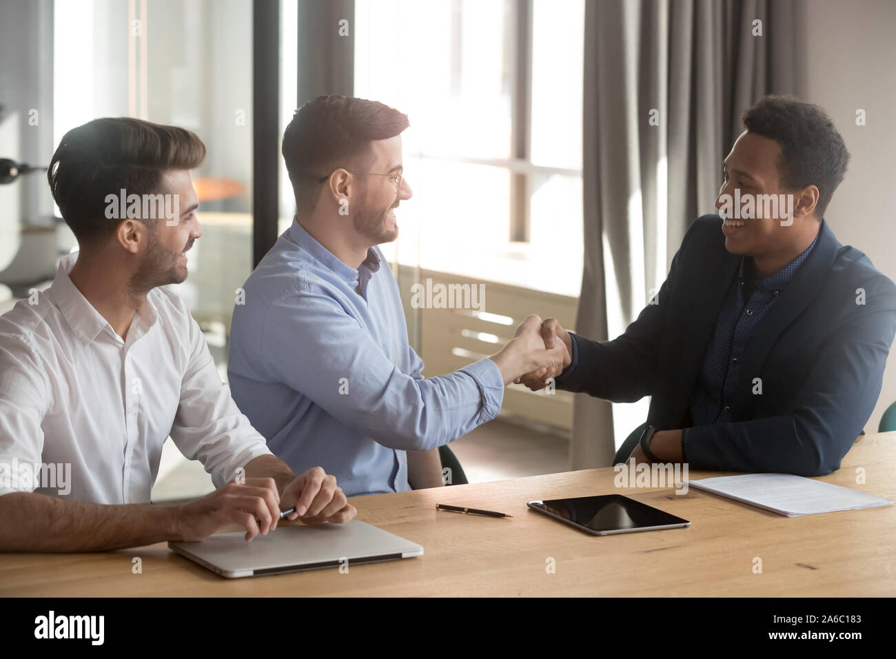 Handshaking help hi-res stock photography and images - Alamy