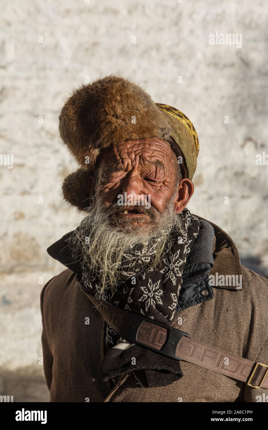 Black and white portrait tibetan man hi-res stock photography and ...