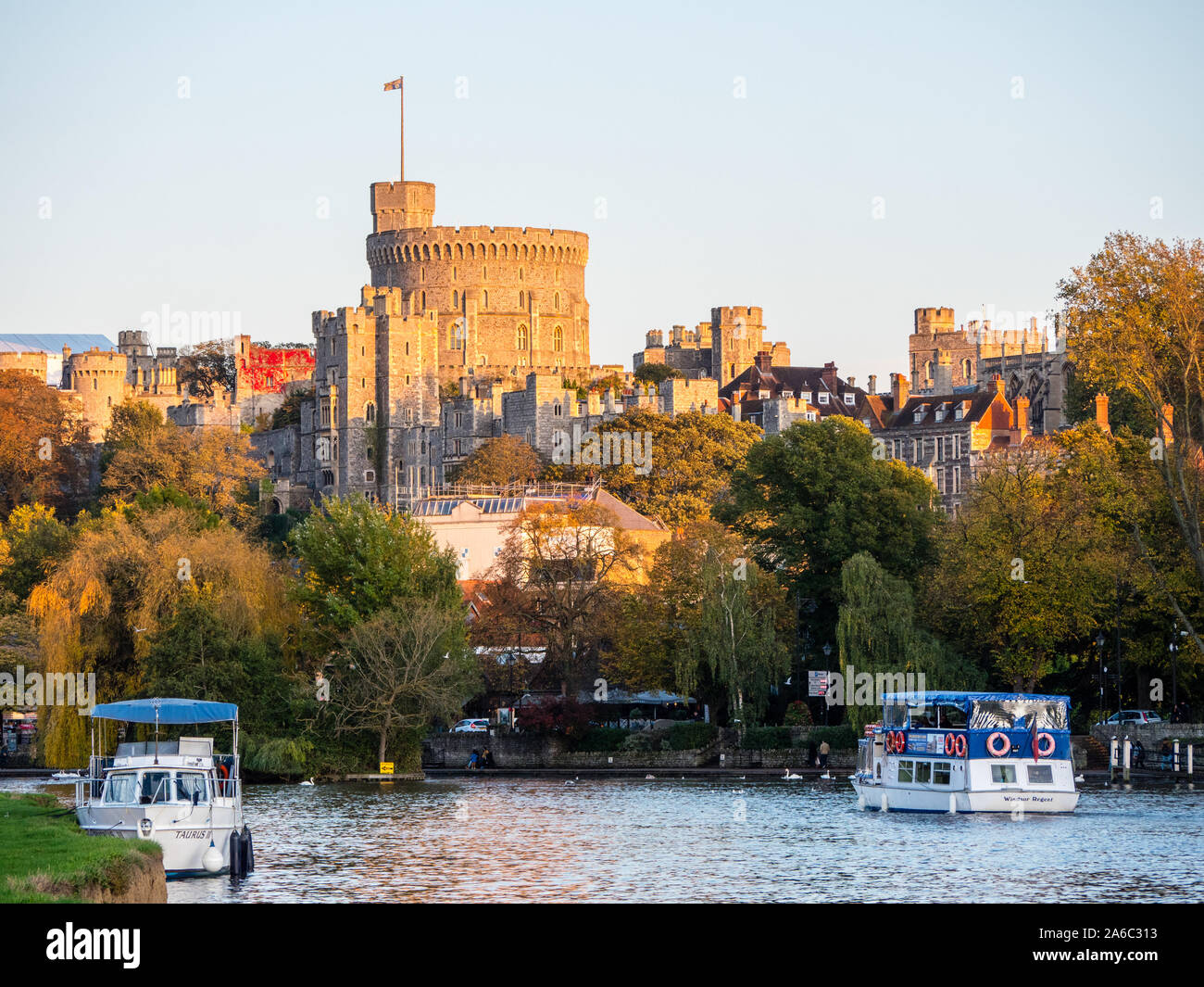 Sunset windsor castle river hi-res stock photography and images - Alamy
