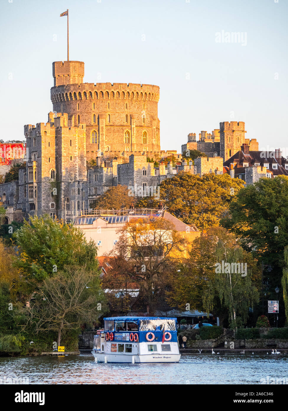Sunset windsor castle river hi-res stock photography and images - Alamy