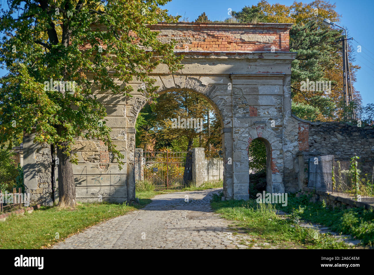 Ruined front gate hi-res stock photography and images - Alamy