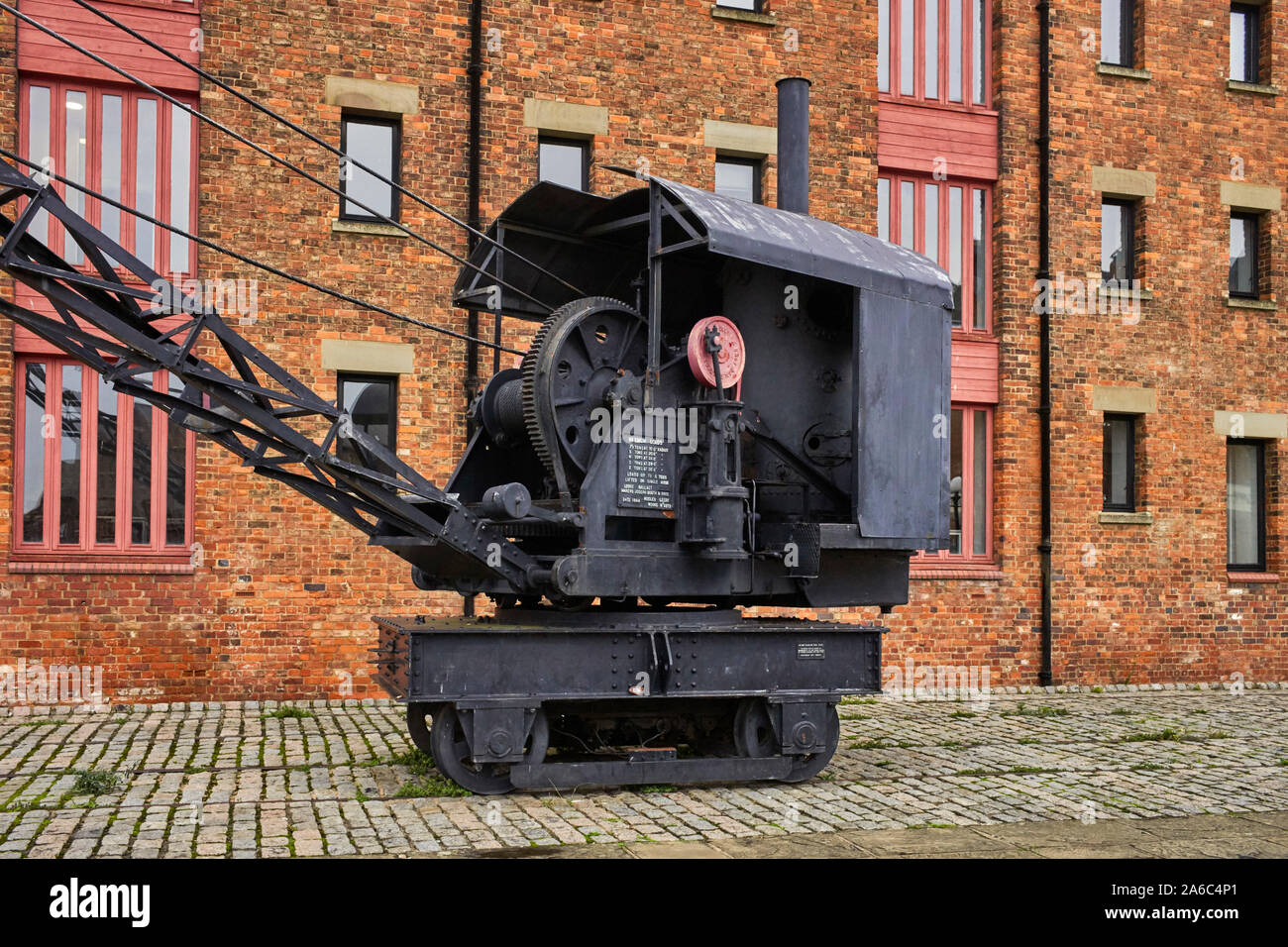 Steam driven dockside crane on rail tracks at Gloucester docks Stock ...