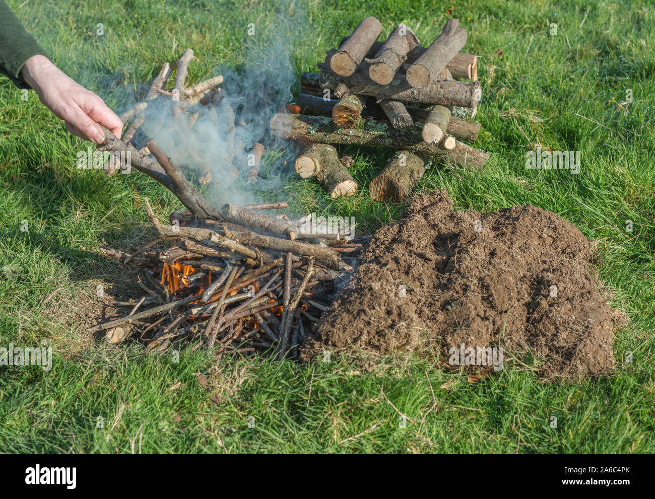 Putting a log on the fire hi-res stock photography and images - Alamy