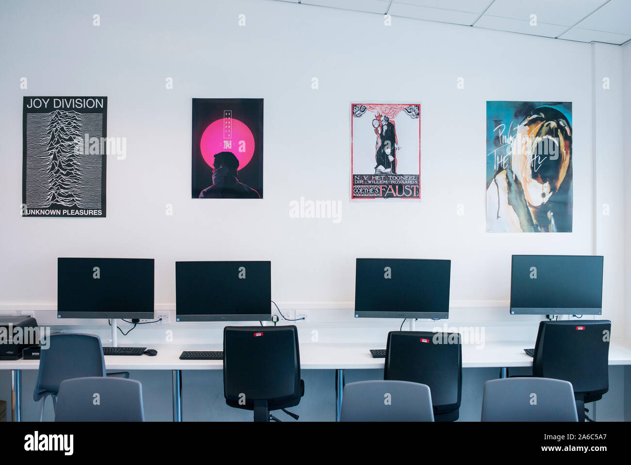 An empty art classroom with art equipment Stock Photo - Alamy