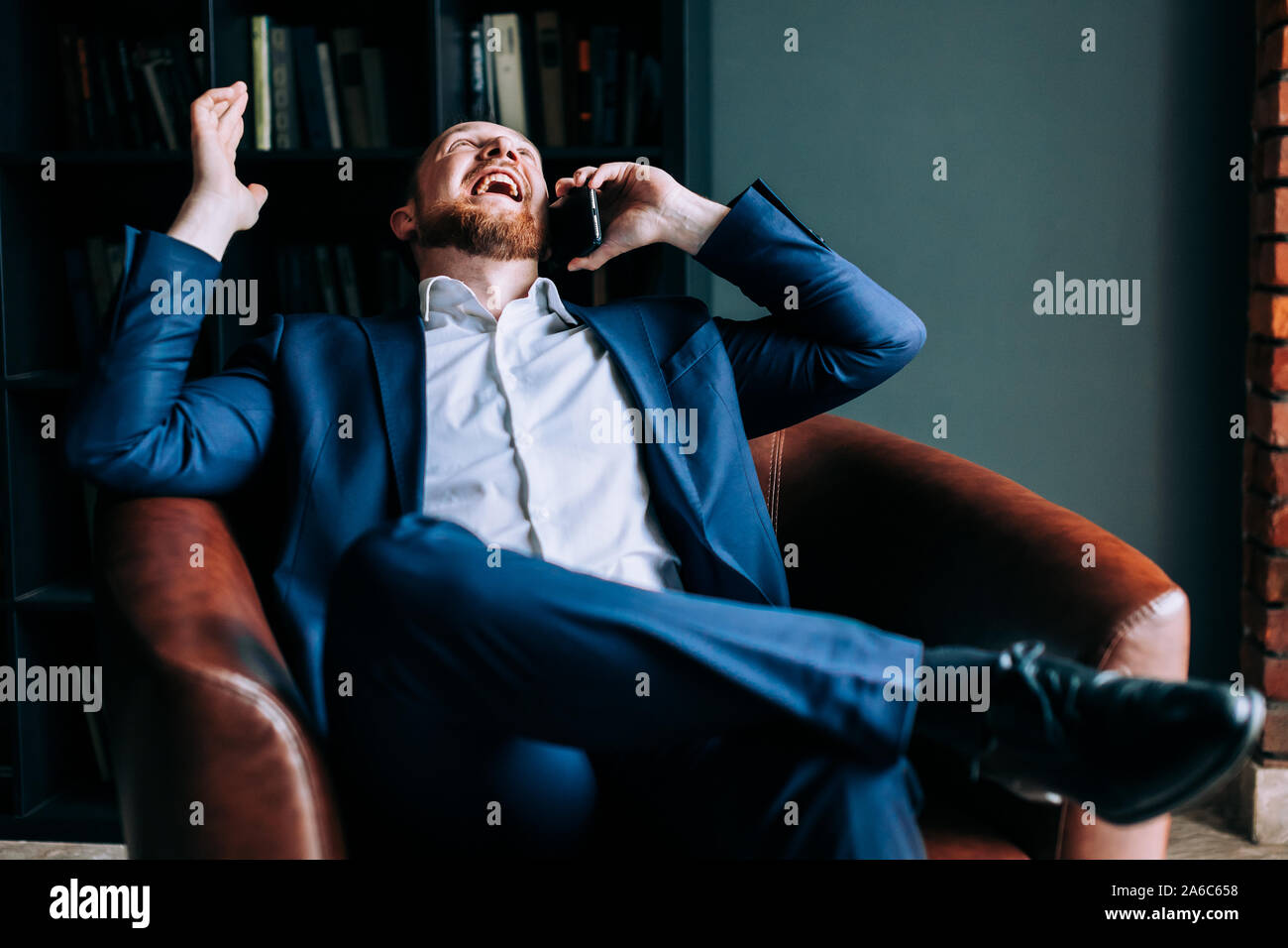 Laughs in camera hi-res stock photography and images - Alamy