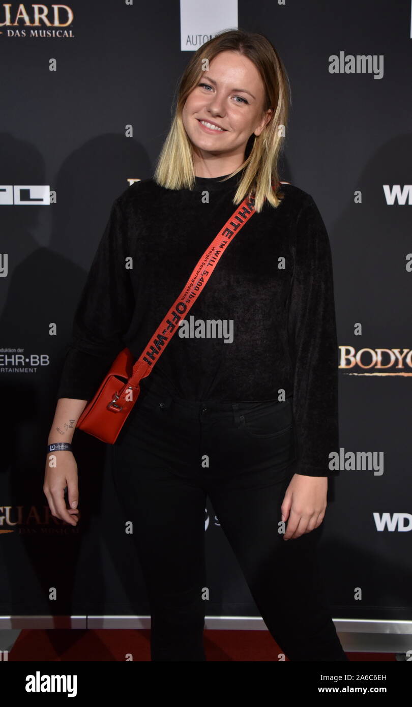 24 October 2019, North Rhine-Westphalia, Cologne: Youtube Star Kelly ...