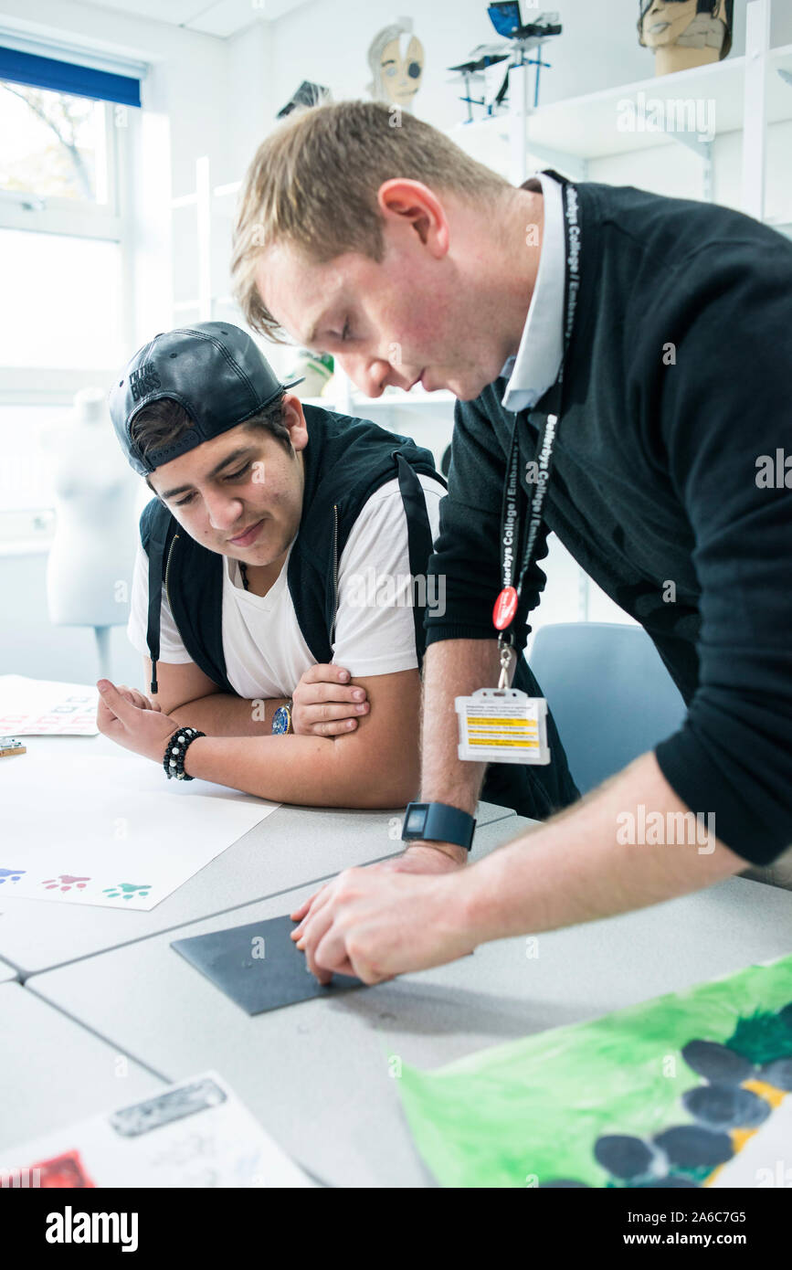 International students in art class study at a table Stock Photo - Alamy
