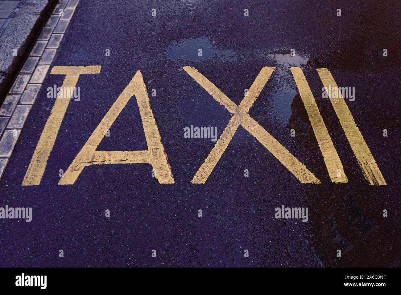 Taxi signal hi-res stock photography and images - Alamy