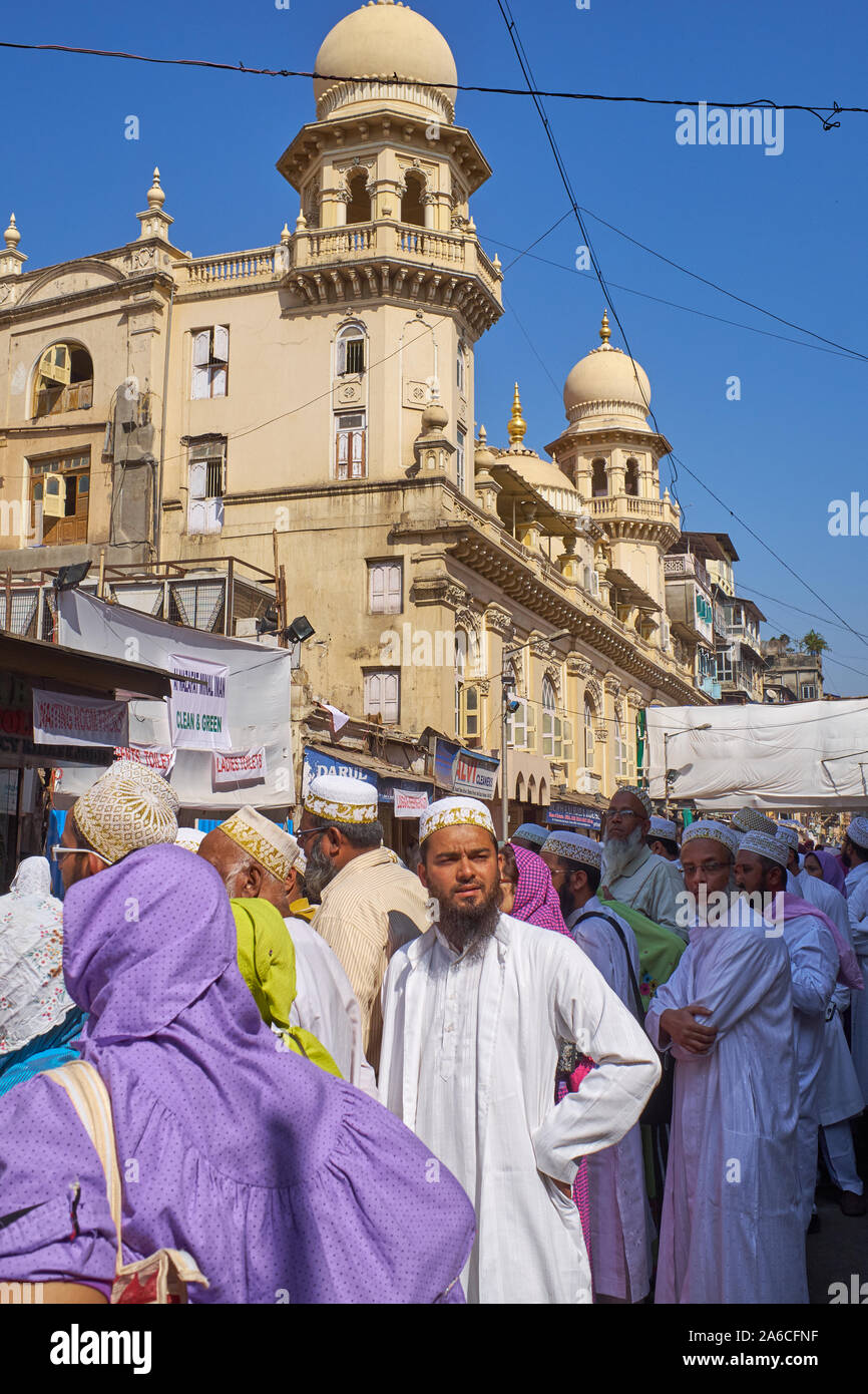 Bohra Muslims outside Saifee Masjid in Bhendi Bazar area, Mumbai, India ...