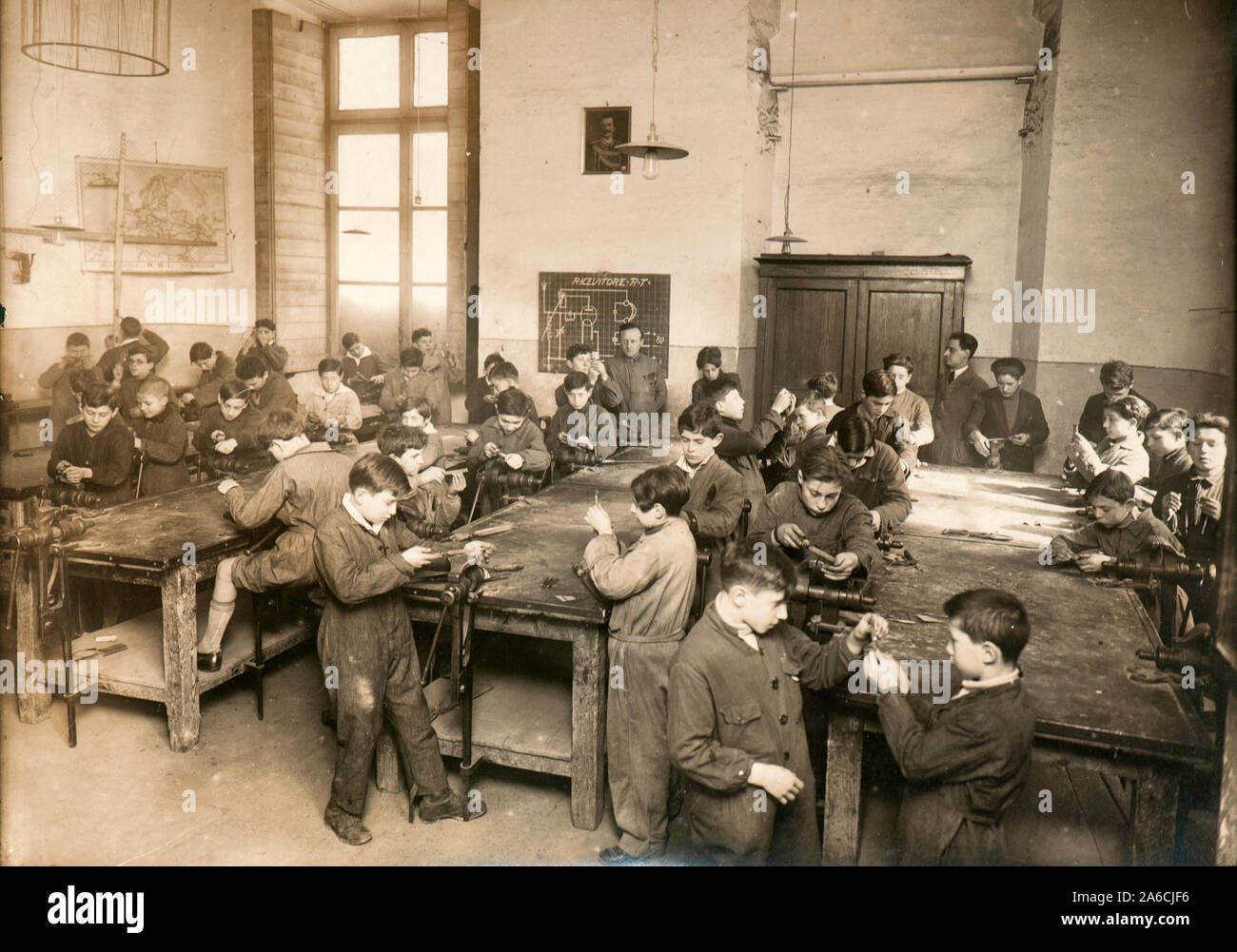 1920s school classroom hi-res stock photography and images - Alamy