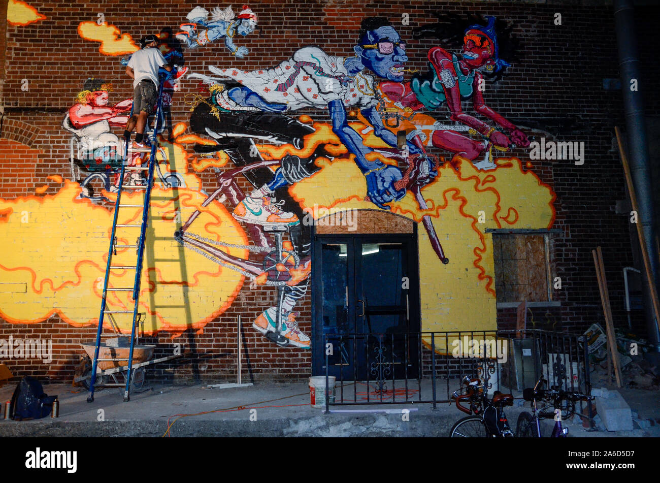 Graffiti muralist hi-res stock photography and images - Alamy