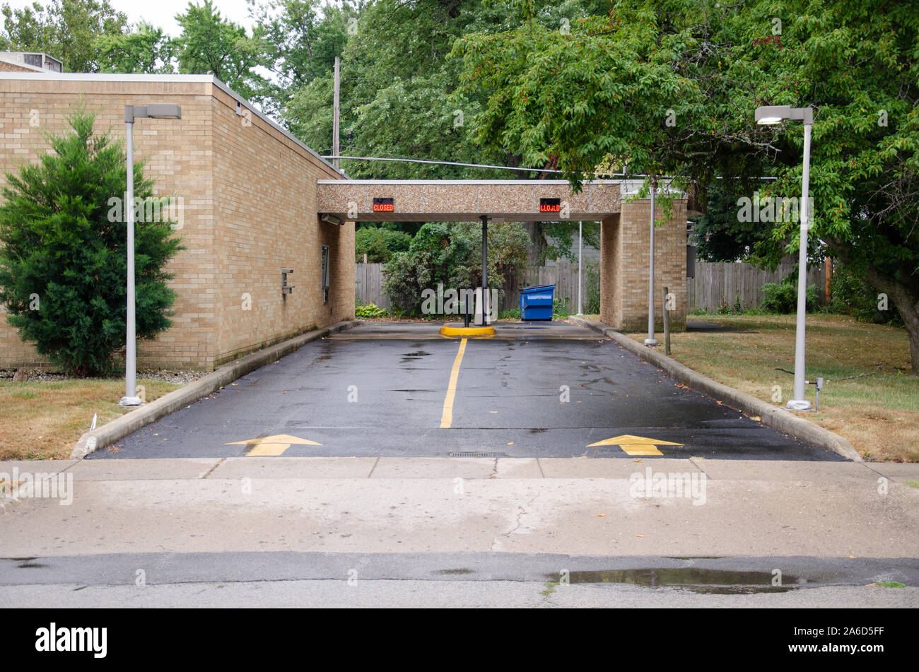 Drive through banking hi-res stock photography and images - Alamy