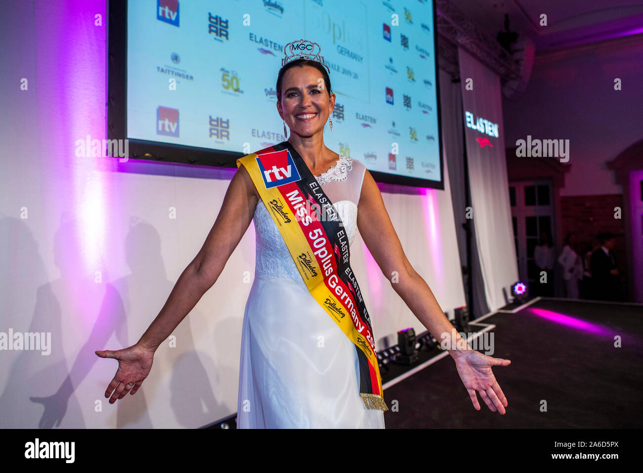 Harsewinkel, Germany. 25th Oct, 2019. The winner Tatjana Jünger shines ...