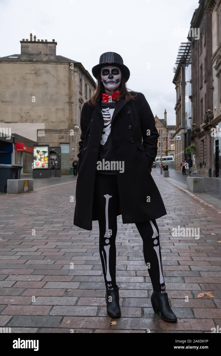 Skeleton performances hi-res stock photography and images - Alamy