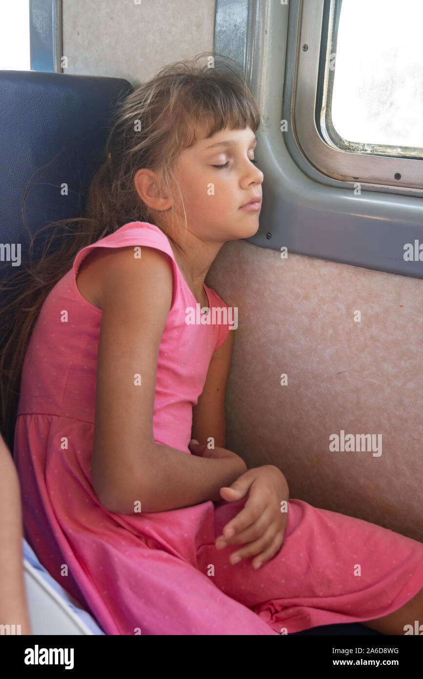 Children asleep and train hi-res stock photography and images - Alamy