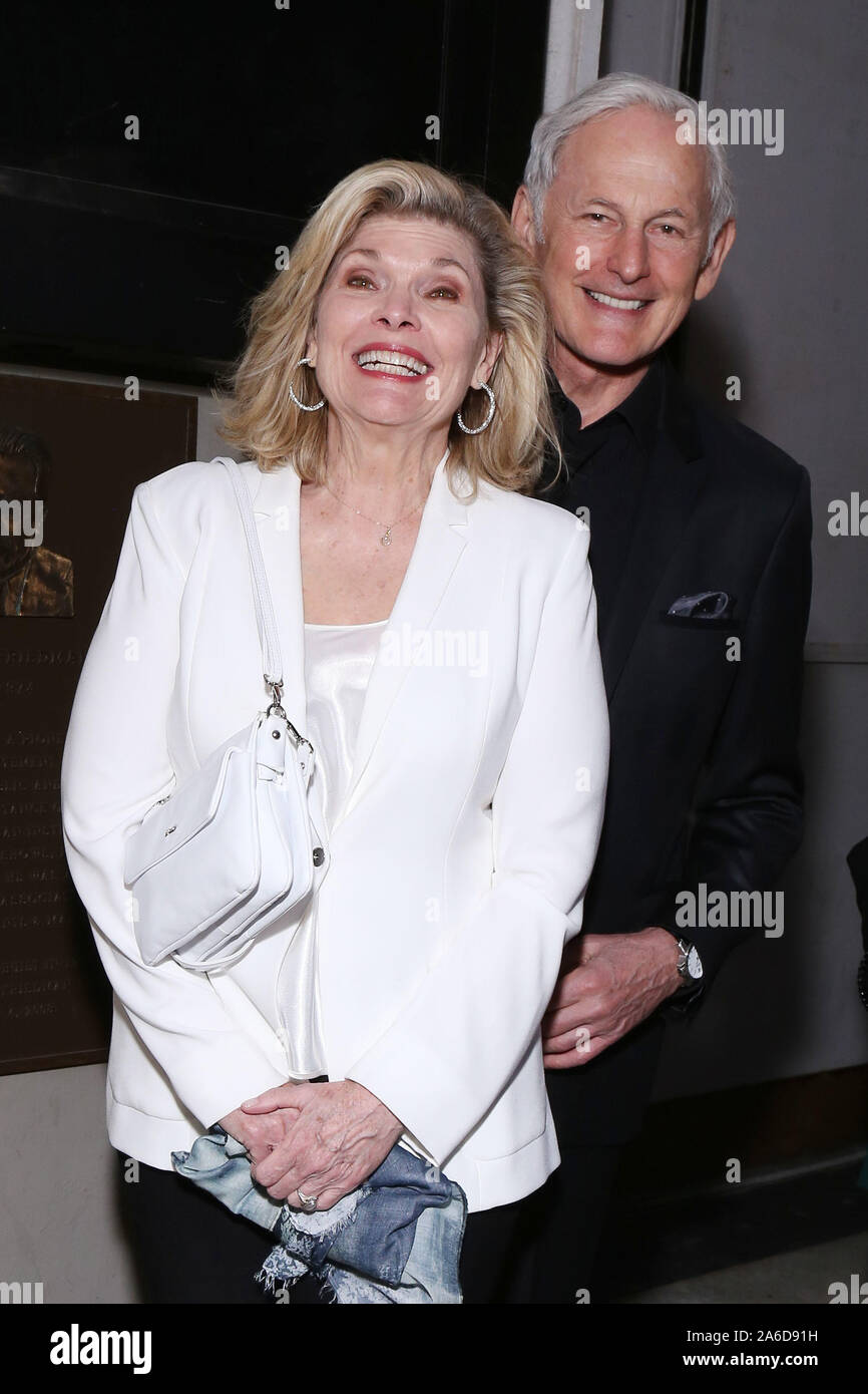 Victor garber 2019 hi-res stock photography and images - Alamy