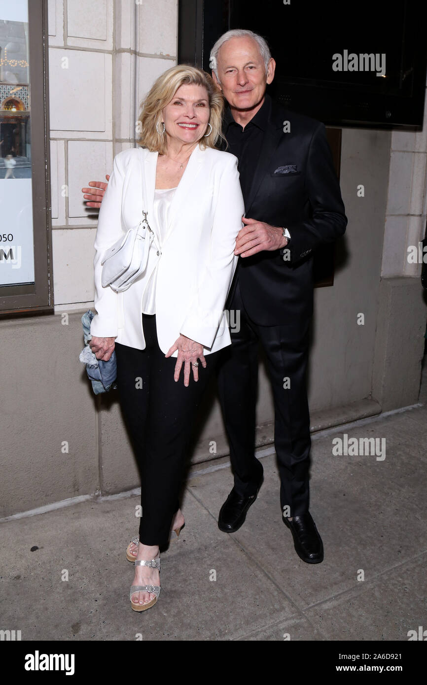 Victor garber 2019 hi-res stock photography and images - Alamy