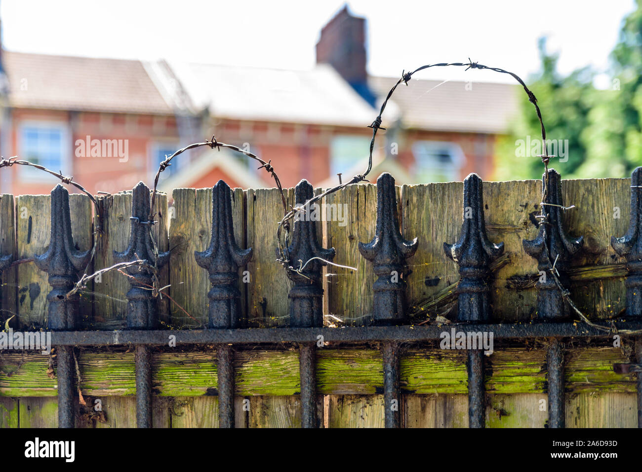 iron fence fence to typical british backyard in england Stock Photo - Alamy