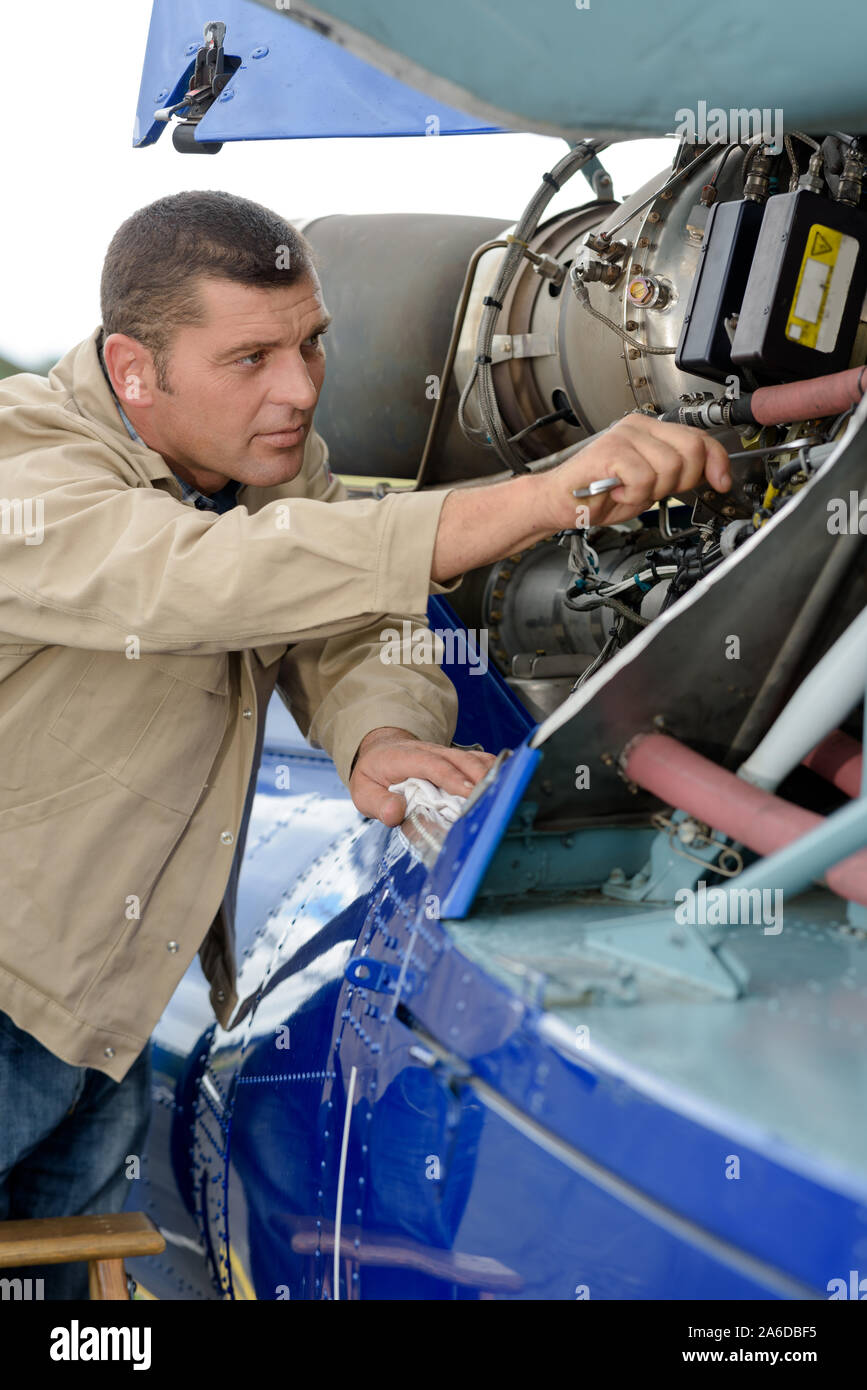 Aircraft engineer working on engine hi-res stock photography and images ...