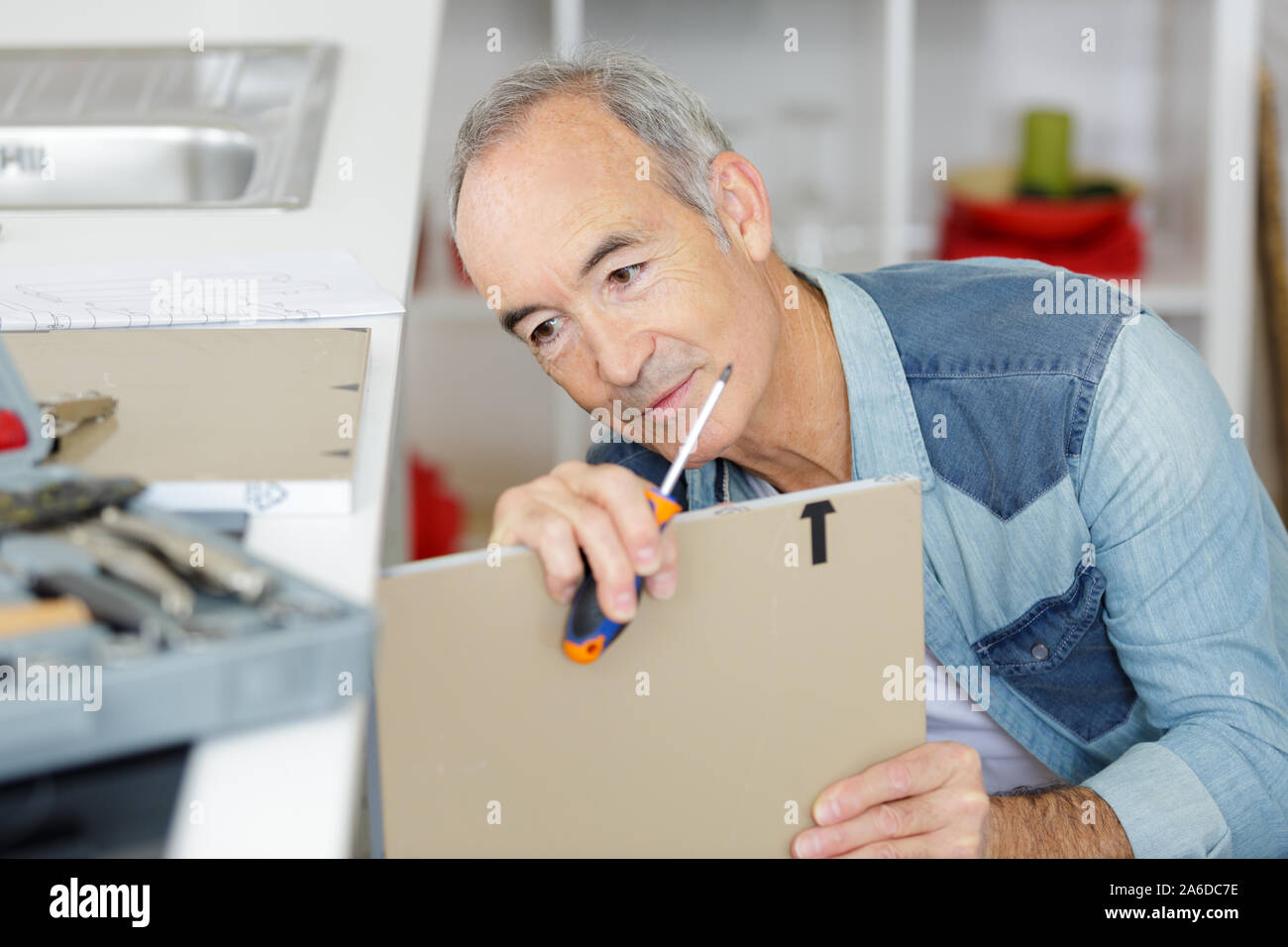 Man fixing leg table hi-res stock photography and images - Alamy