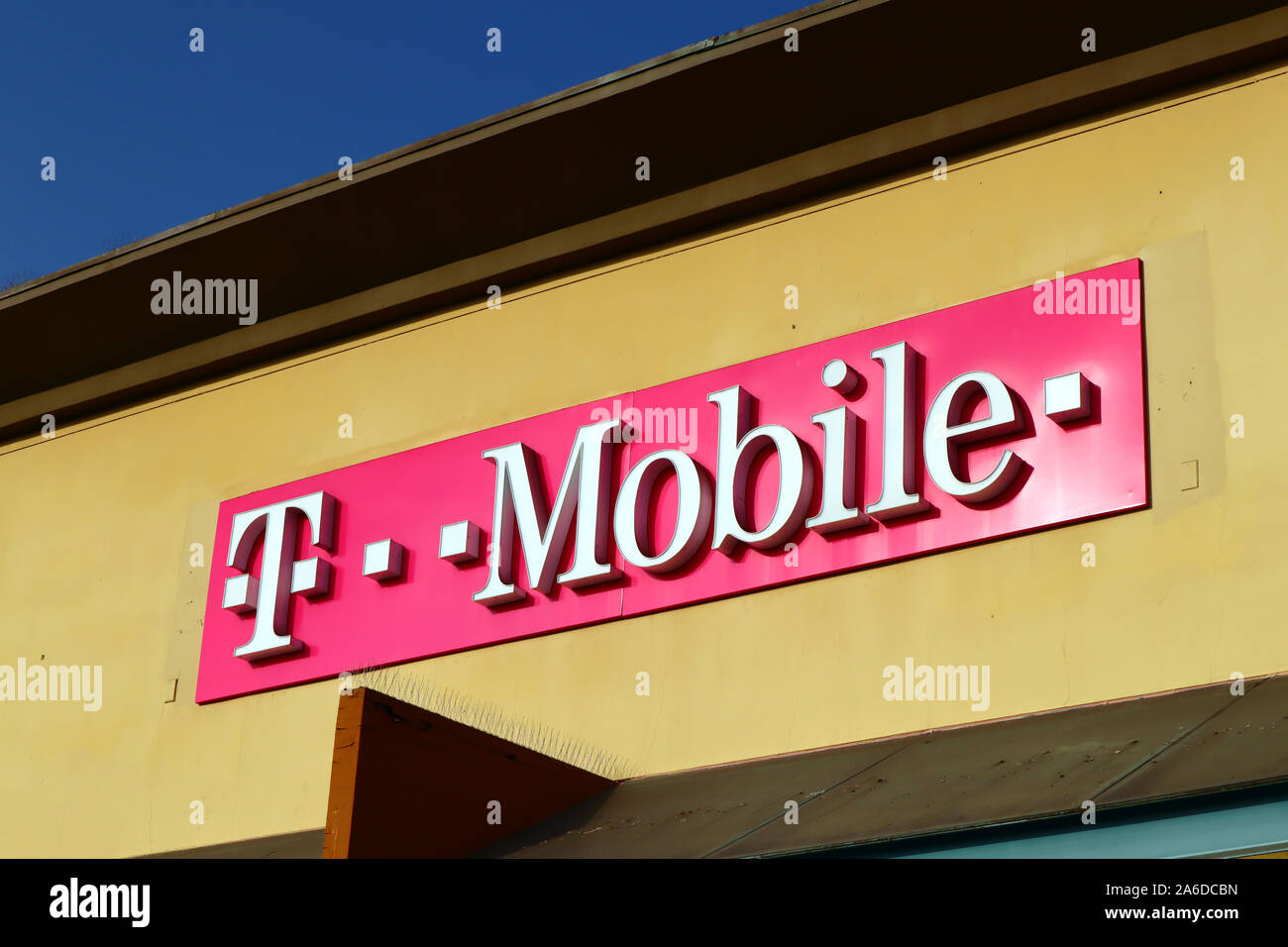 Tmobile Logo High Resolution Stock Photography and Images - Alamy