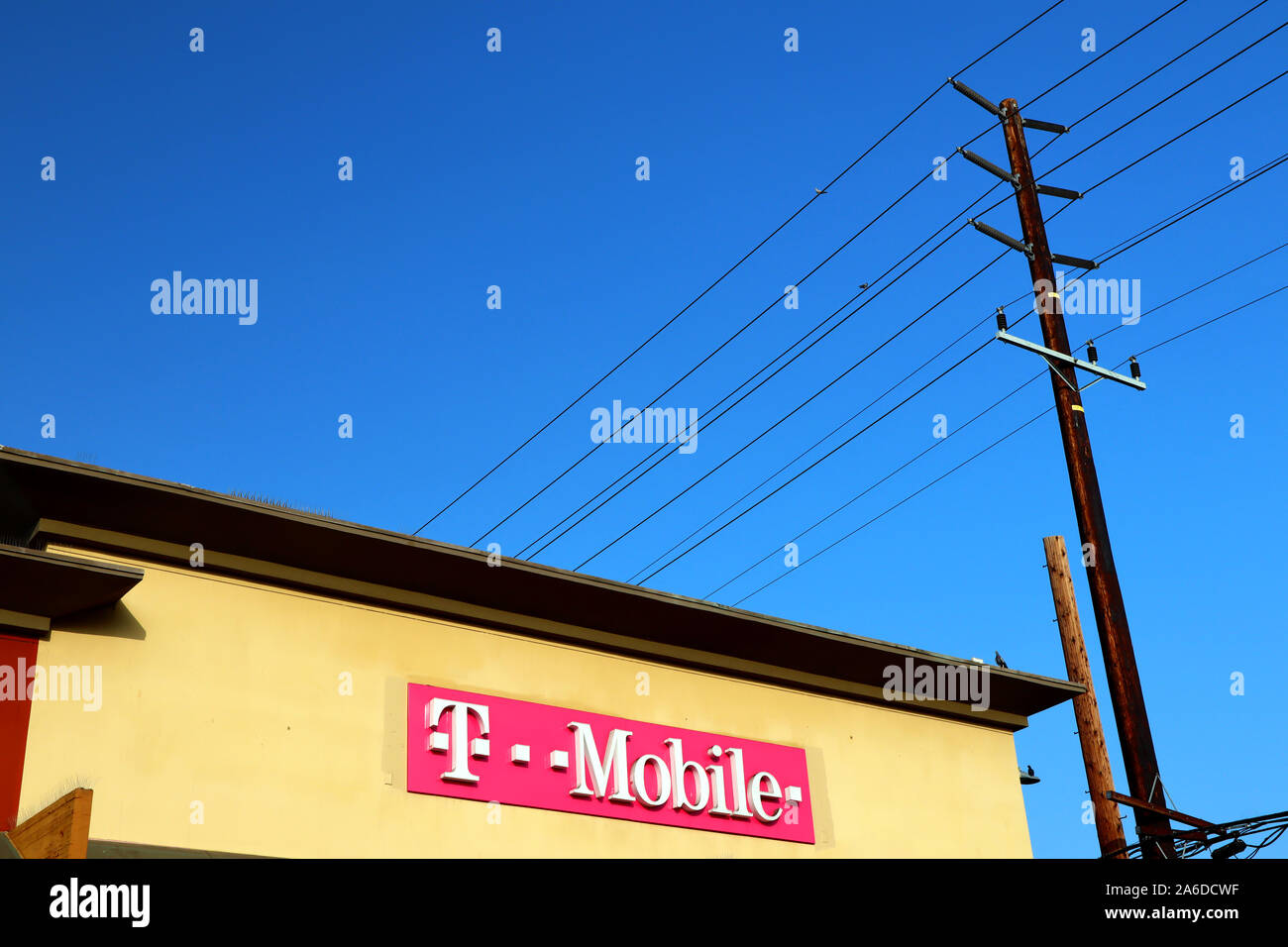 T Mobile Sign Stock Photos & T Mobile Sign Stock Images - Alamy