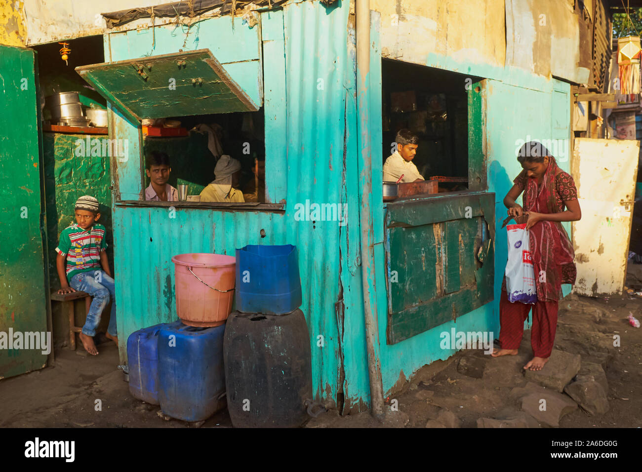 Tin shack india hi-res stock photography and images - Alamy