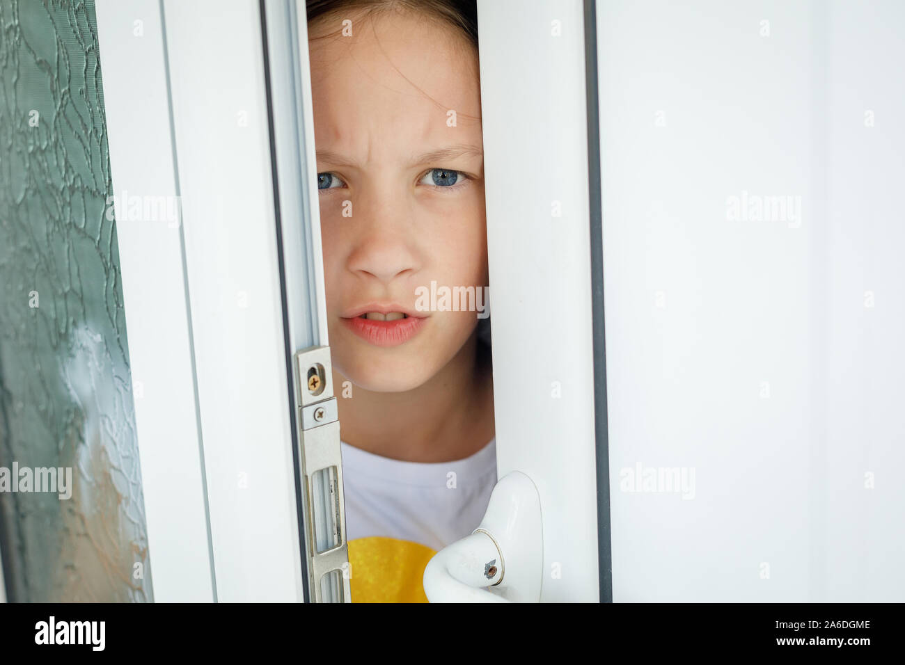 Girl kid in opened door. Safety abstract concept Stock Photo - Alamy