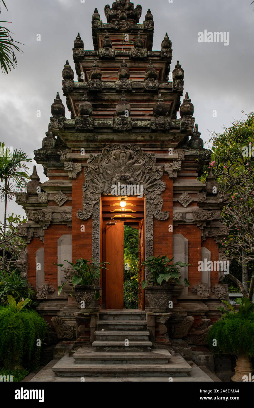 The ornate carved doors and entrance into the cultural hindu temple in ...