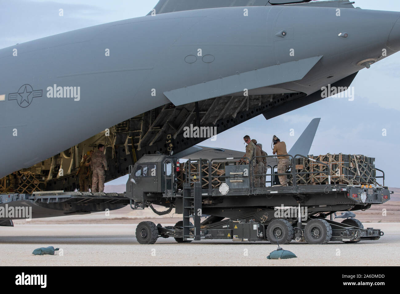 60k tunner aircraft loader hi-res stock photography and images - Alamy