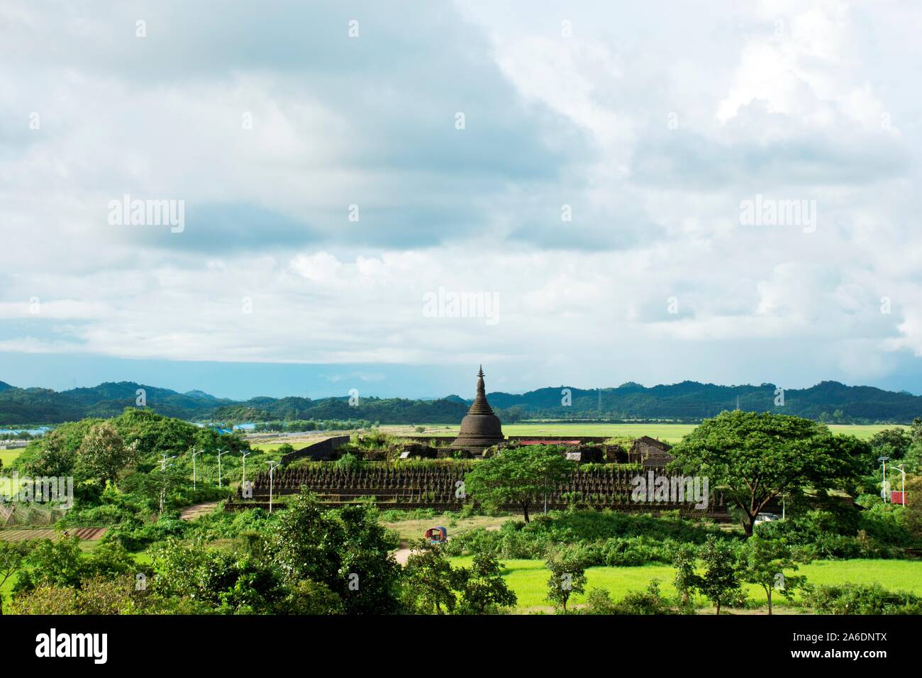 The Kingdom of Mrauk-U - Temples - Rakhine Burma Stock Photo - Alamy