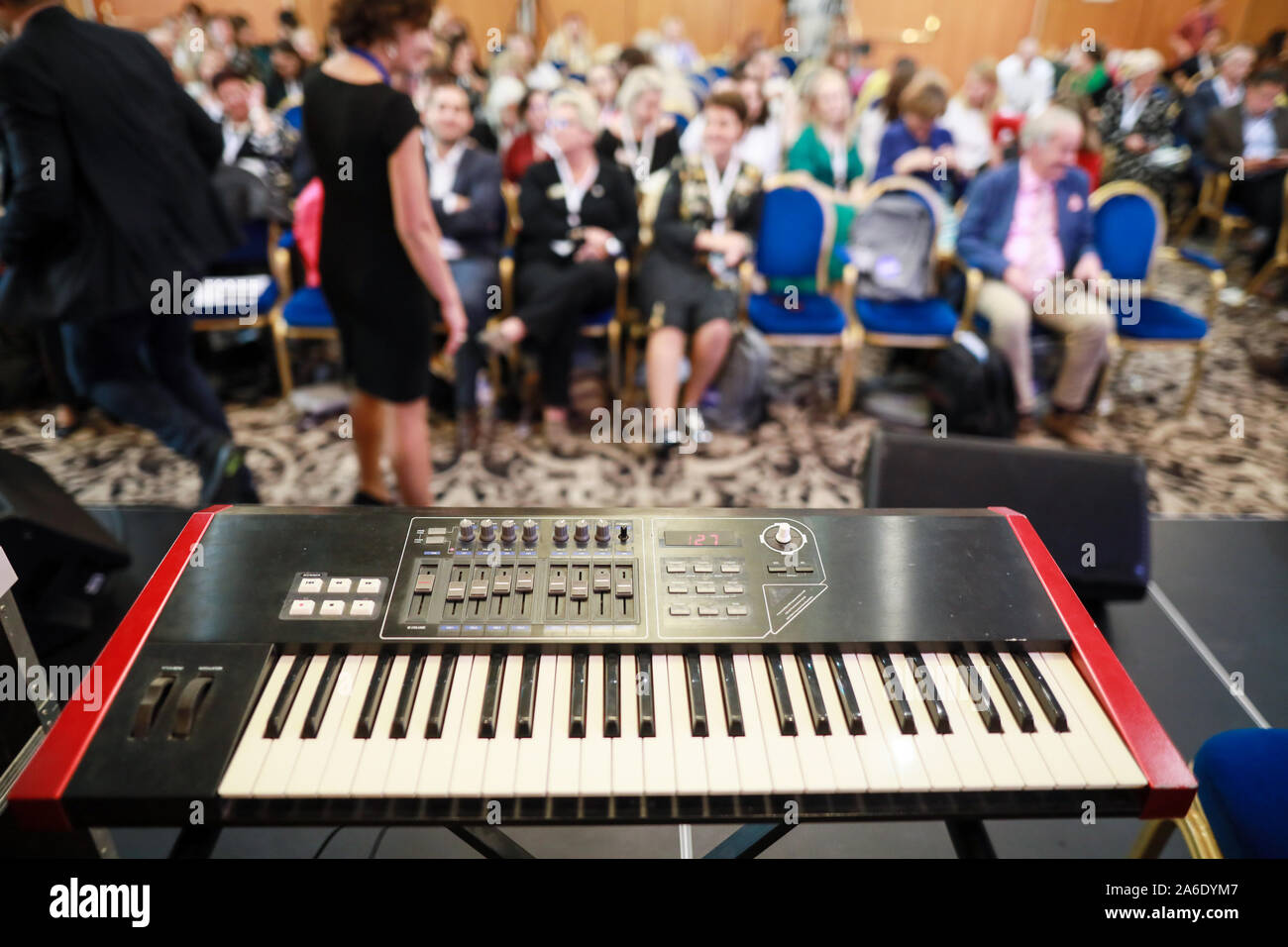 Synthesizer stage performance hi-res stock photography and images - Alamy