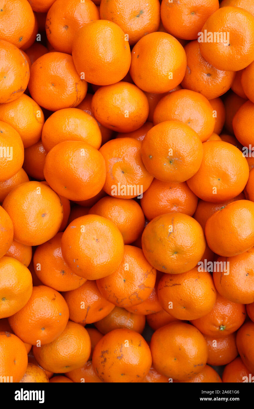 Fresh orange fruit background. Healthy orange fruit Stock Photo - Alamy