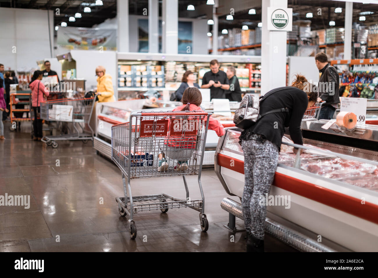 Costco shopping trolley hi-res stock photography and images - Alamy