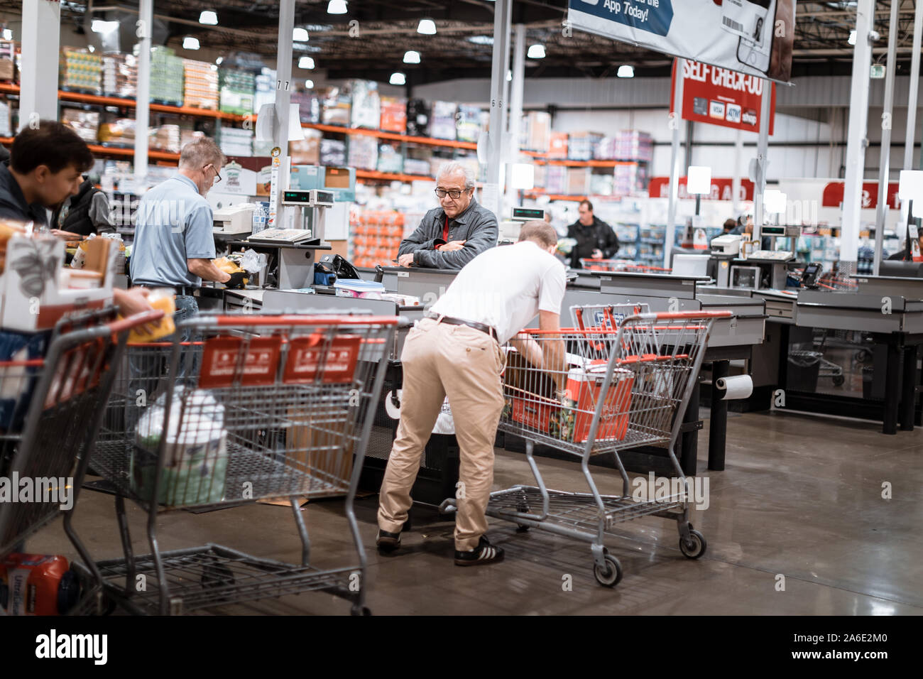 Costco store checkout hi-res stock photography and images - Alamy