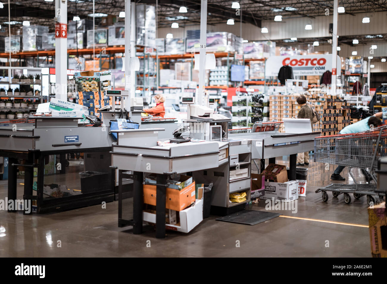 Busy costco wholesale store hi-res stock photography and images - Alamy