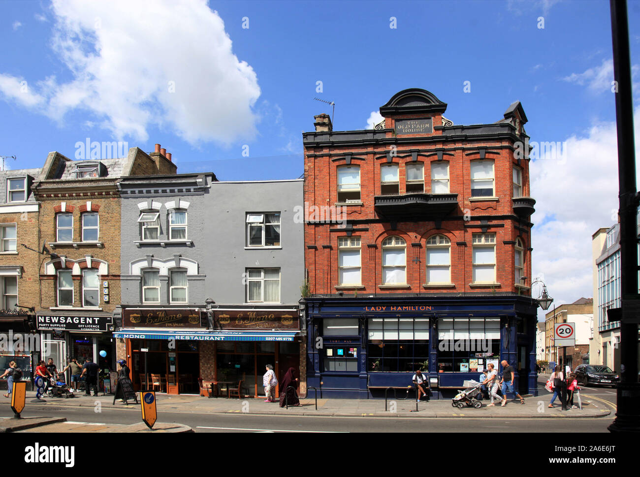 Northwest london high street hi-res stock photography and images - Alamy