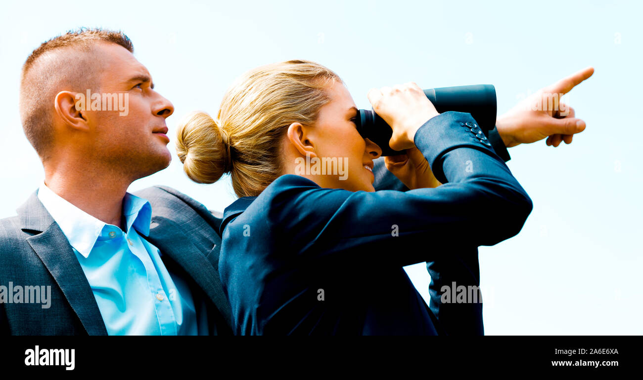 Business people looking forward by binoculars. Copy space for ...