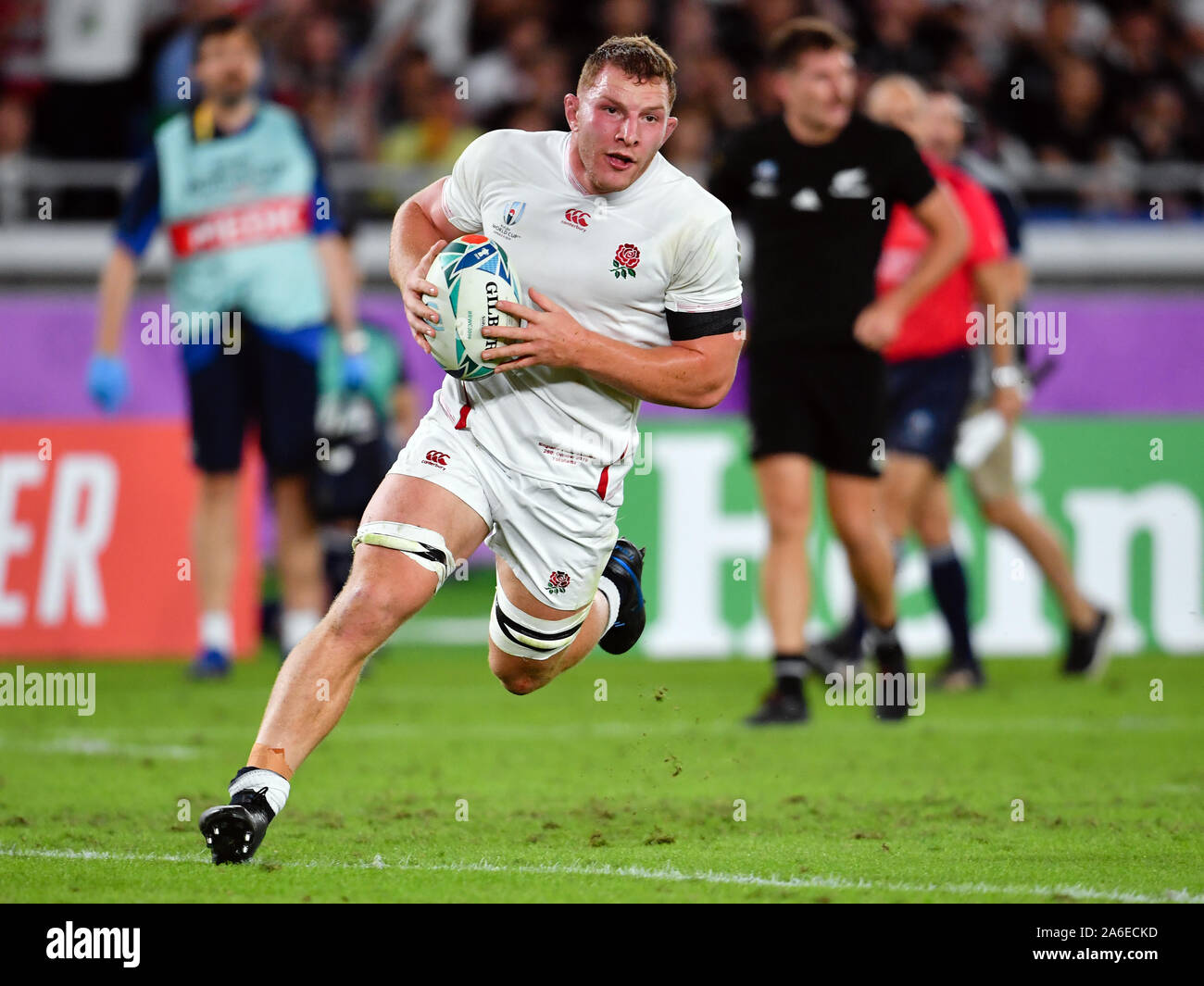 England's Sam Underhill goes in for the 2nd try which was subsequently ...