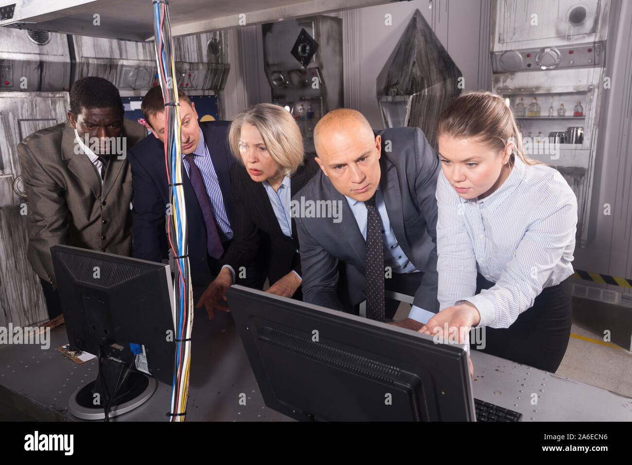 Five men in suits together hi-res stock photography and images - Alamy