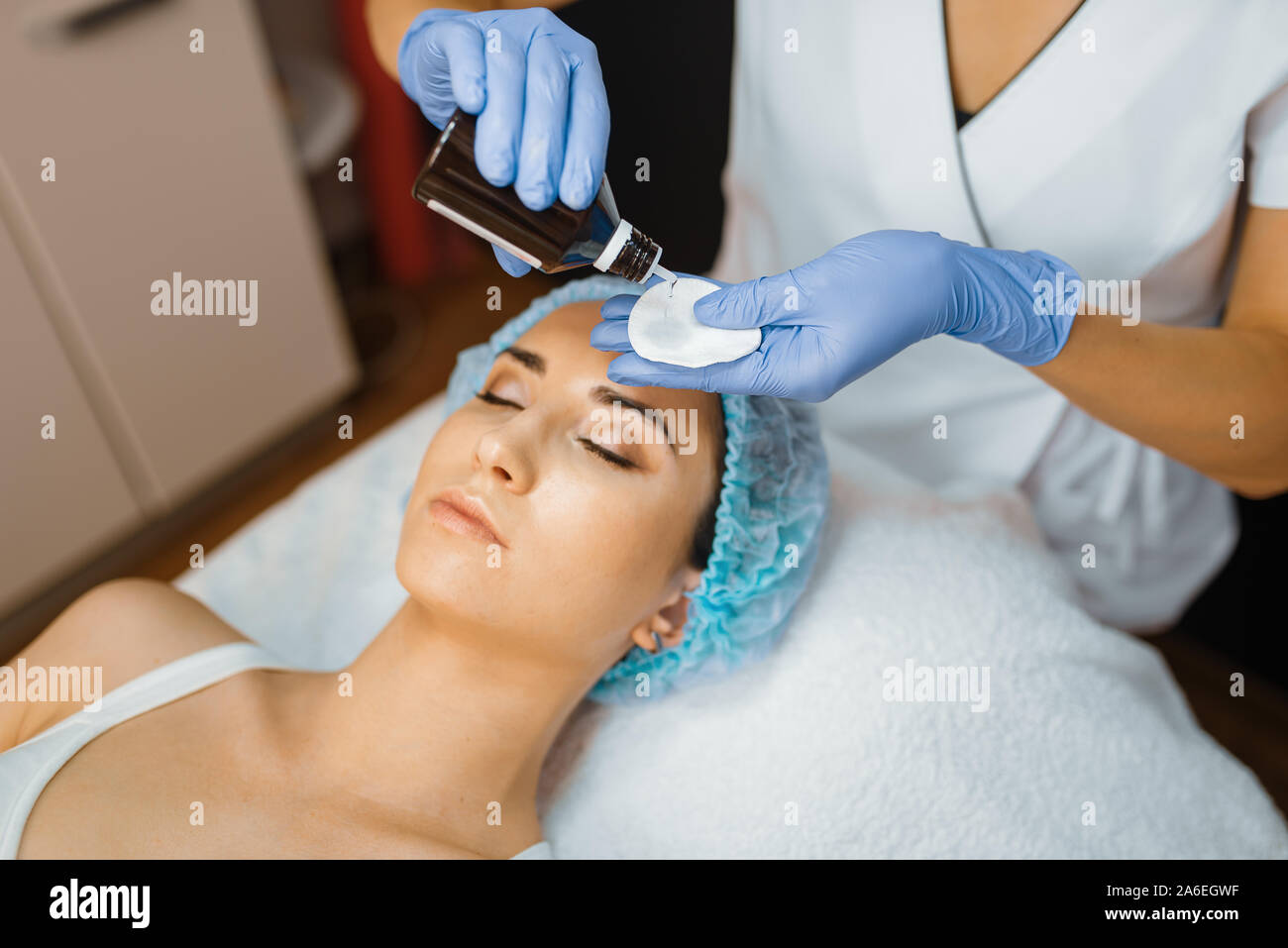 Cosmetician and female patient, skin cleaning Stock Photo - Alamy