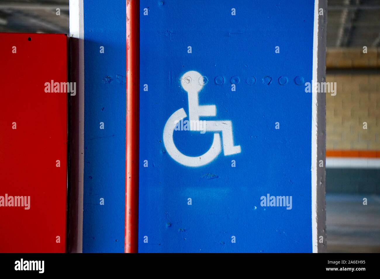 wheelchair traffic signal on the street Stock Photo - Alamy
