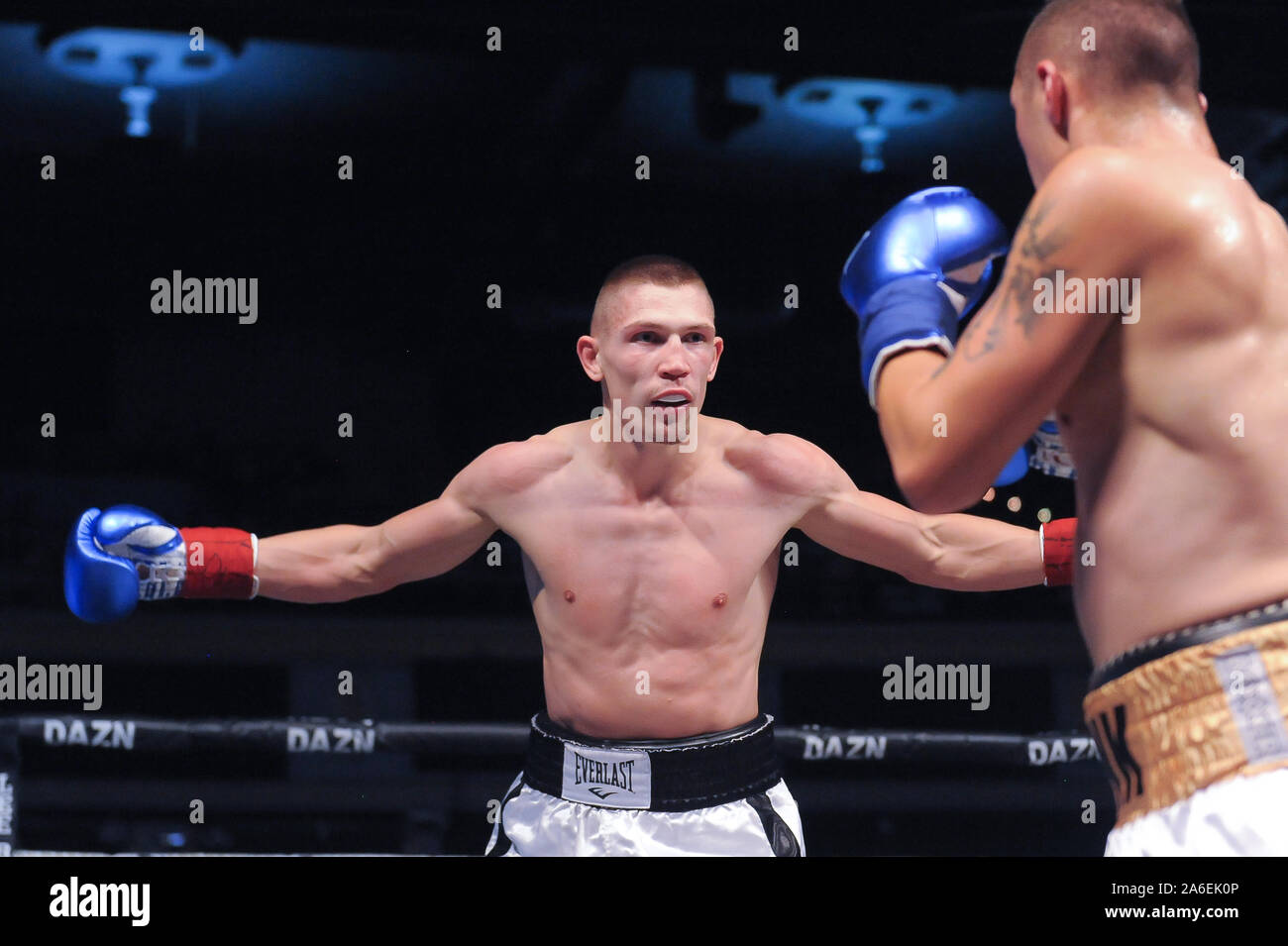 Boxing match in action hi-res stock photography and images - Alamy