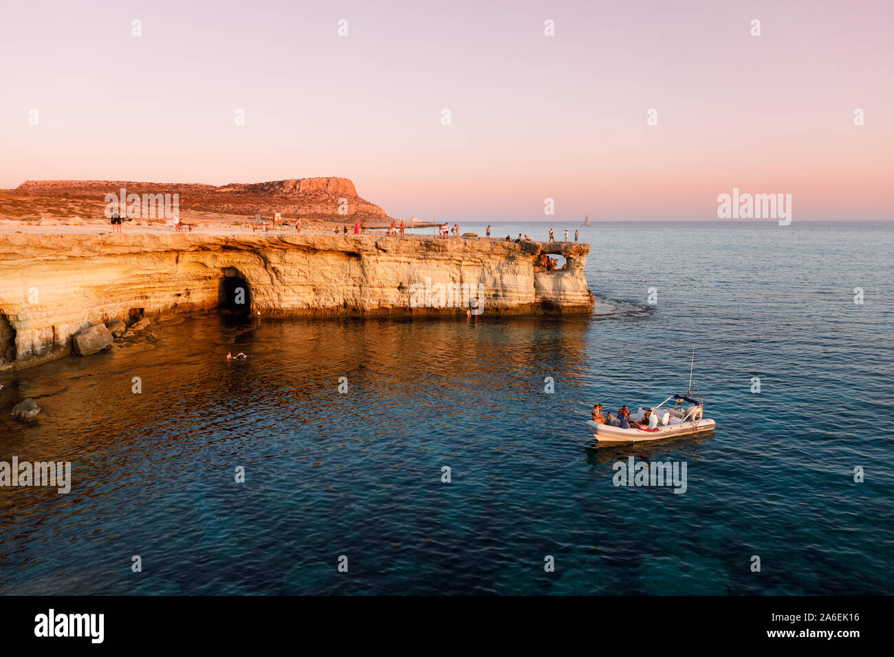 Red cliff sea caves hi-res stock photography and images - Alamy