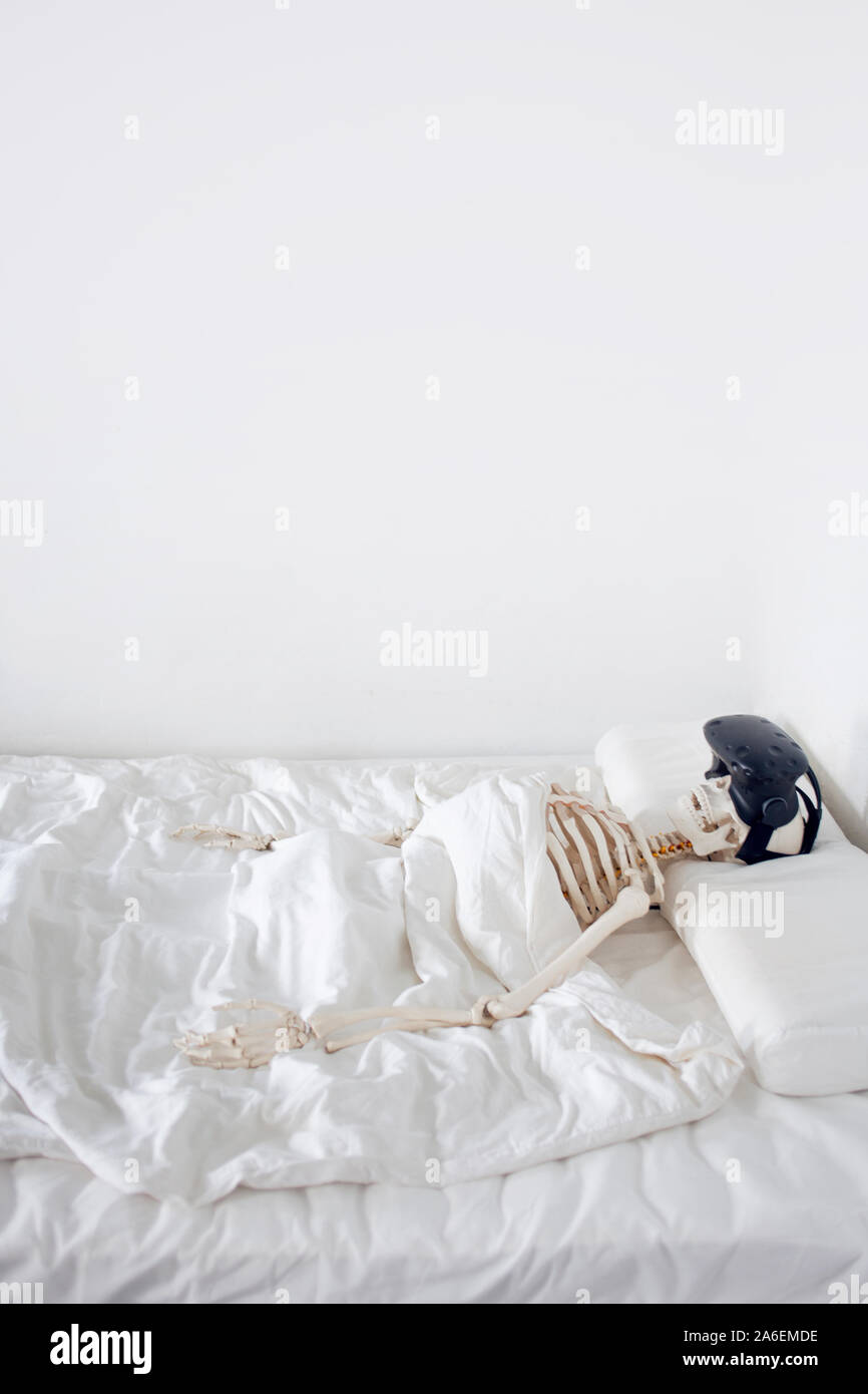 Virtual reality and digital addiction, death in the matrix concept ...